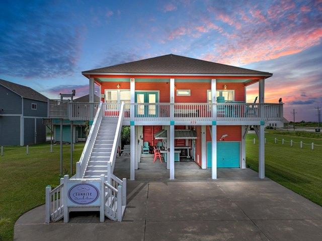 979 Palmridge Dr, Port Bolivar, TX 77650