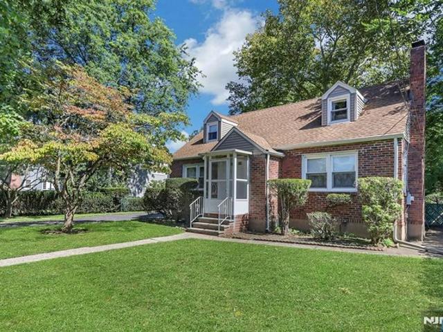 979 River Rd, New Milford, NJ 07646