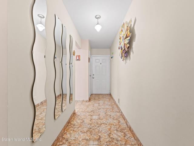 979 West Fingerboard Road