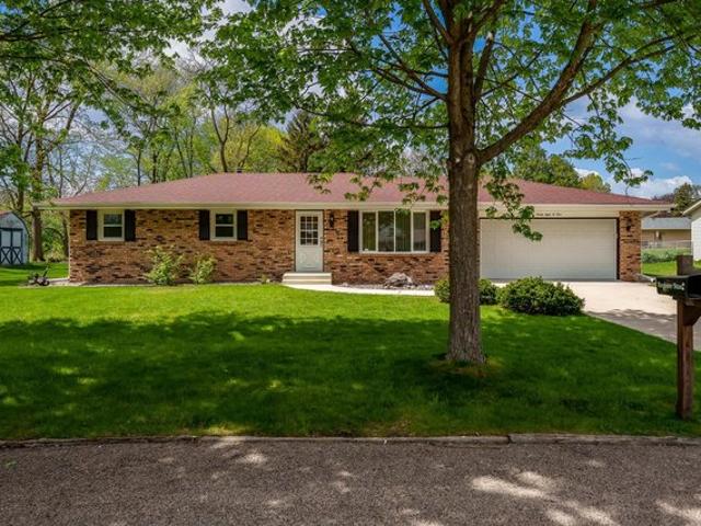 9804 Debbie Ln, Machesney Park, IL 61115