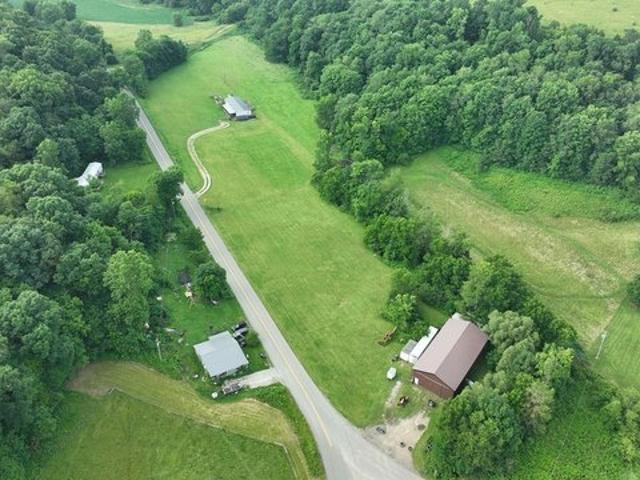 9805 Crooked Creek Rd SE, Uhrichsville, OH 44683