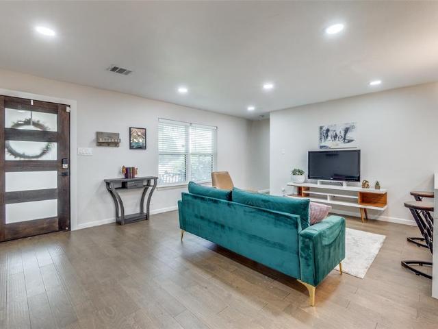 9805 Estate Lane