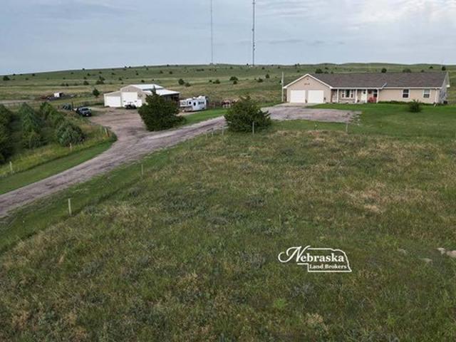 9807 N Twin Lakes Rd, North Platte, NE 69101