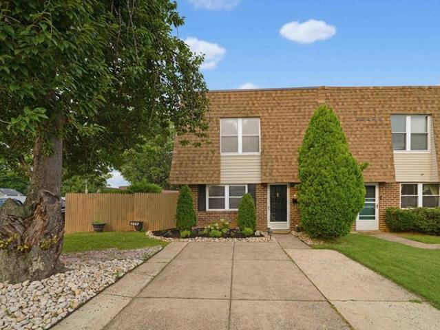 9807 Cowden St, Philadelphia, PA 19115