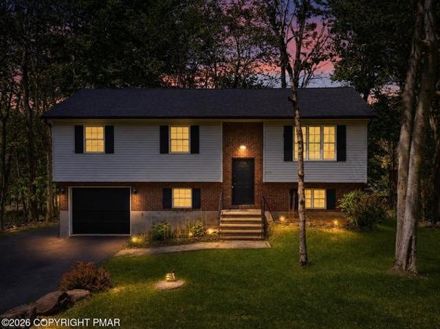 9807 Deerwood Dr, Tobyhanna, PA 18466