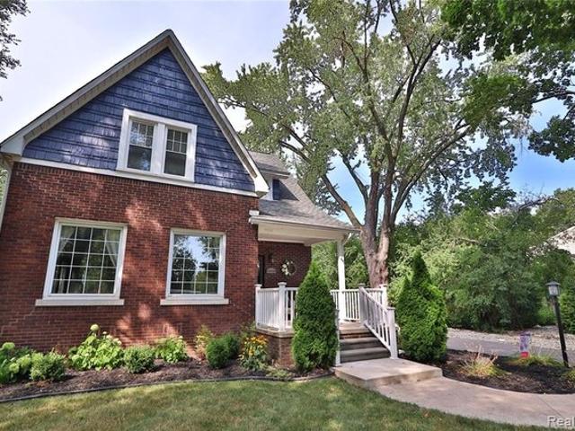 9808 Byromar Ln, Grosse Ile, MI 48138