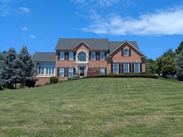 9808 Pembroke Dr, Hagerstown, MD 21740