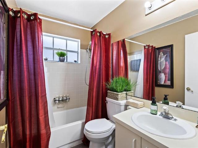 9808 Surrey Ridge Rd, Orlando, FL 32825 | MLS #O6385