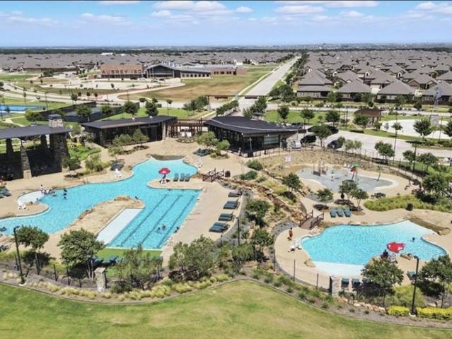 9809 Gooseneck Dr, Aubrey, TX 76227