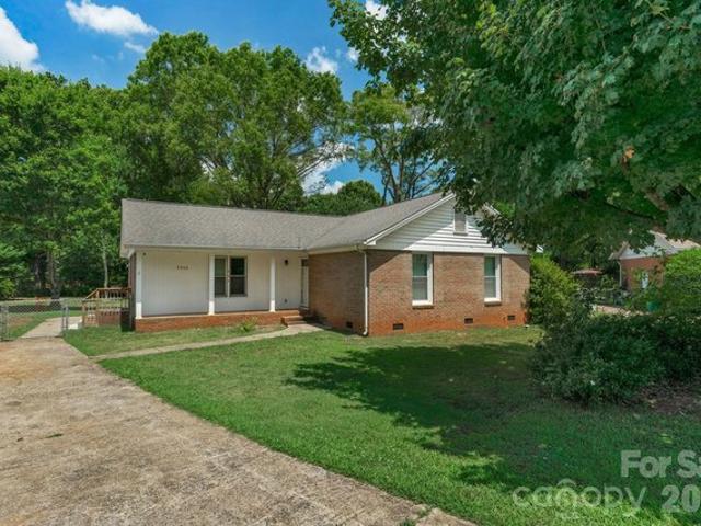9800 Ordway Ct, Charlotte, NC 28270
