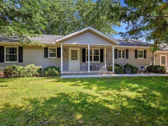 9800 and 9801 Cedar St, Bernard, IA 52032