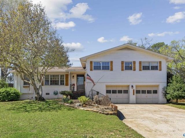 9800 Dolphin Dr SE, Huntsville, AL 35802