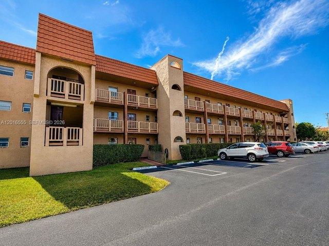 9800 Sunrise Lakes Blvd Apt 202, Sunrise, FL 33322