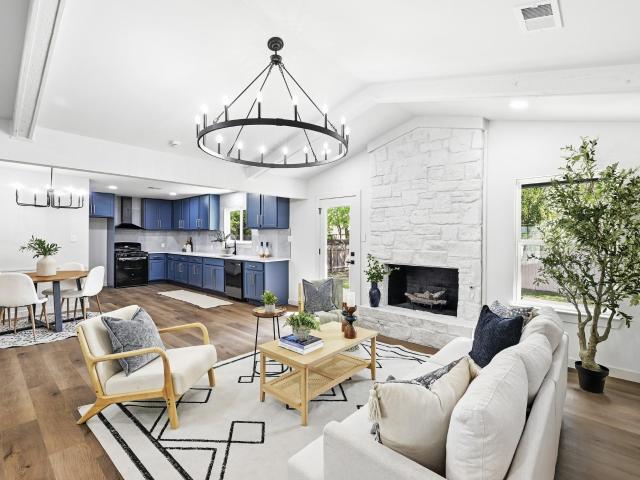 9801 Oak Hollow Dr