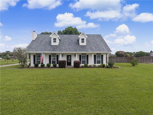 9801 Loblolly Pines Ln, Denham Springs, LA 70726