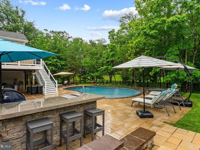 9801 Thoroughbred Rd, Warrenton, VA 20187