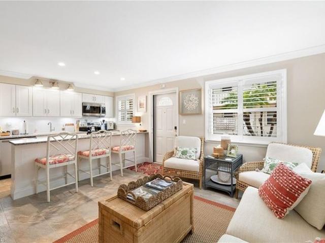 980 7th Ave S Apt 108, Naples, FL 34102