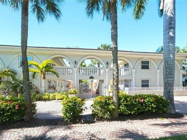 980 7th Ave S Apt 204, Naples, FL 34102