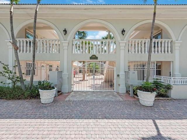 980 7th Ave S #105, Naples, FL 34102