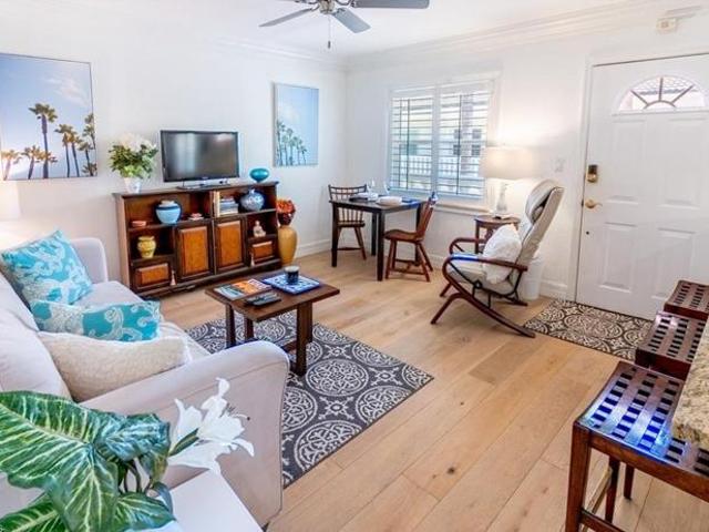 980 7th Ave S #202, Naples, FL 34102