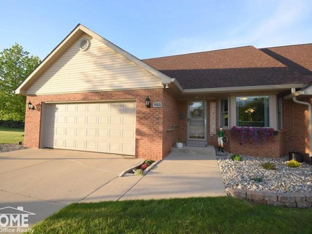 980 Chipman Ln, Owosso, MI 48867