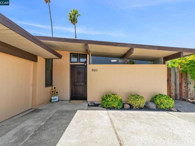 980 Crane Ave