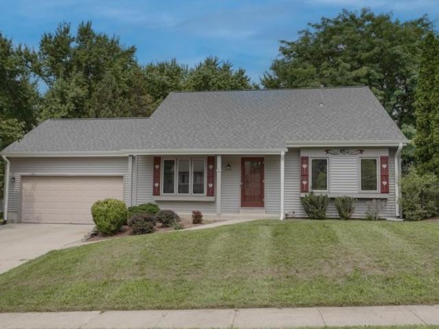 980 Bartlett Dr, Oconomowoc, WI 53066