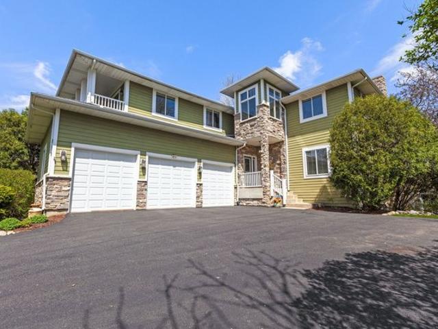 980 Dakota Dr, Woodstock, IL 60098