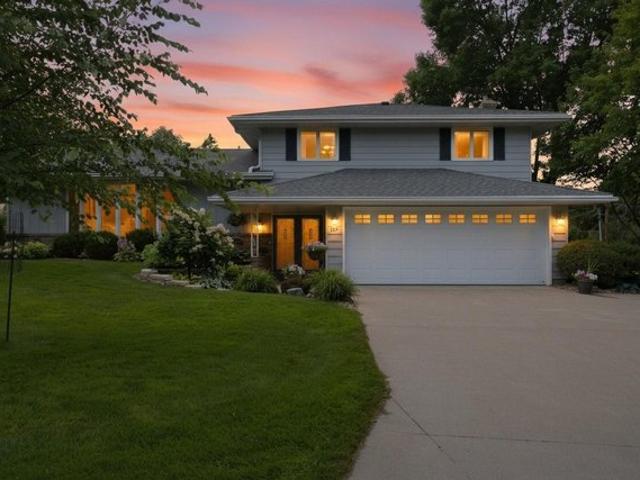980 Lydia Ave W, Roseville, MN 55113