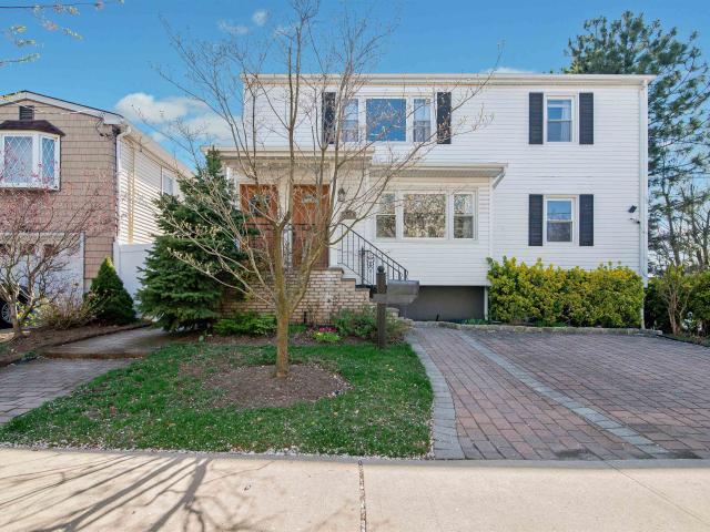 980 Schopmann Dr, Secaucus, NJ 07094 | MLS #260008 | Compass