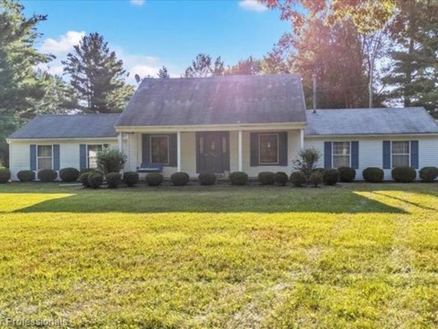 980 W Predmore Rd, Oakland Township, MI 48363