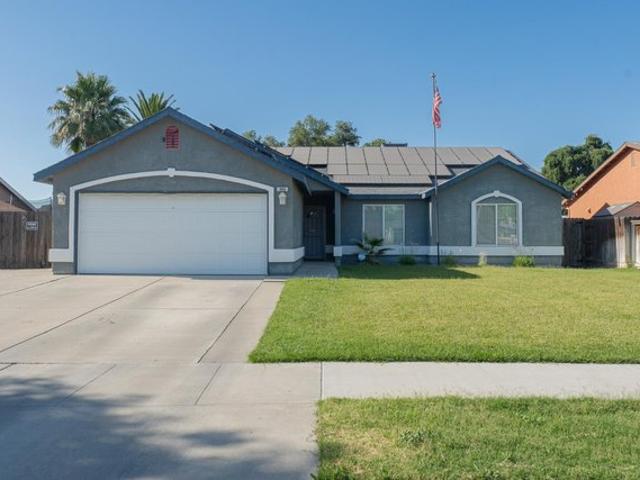 980 Yosemite Dr, Lemoore, CA 93245