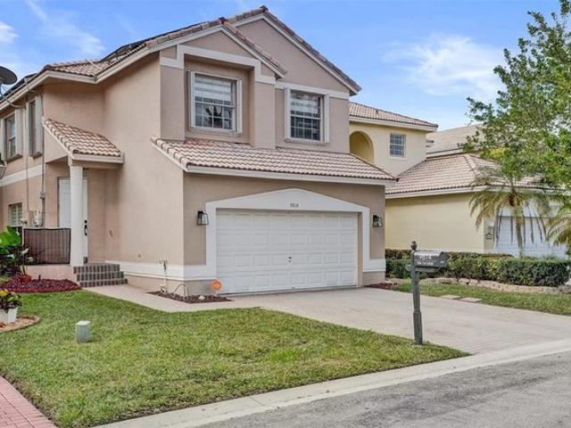 9814 NW 1st Mnr, Coral Springs, FL 33071