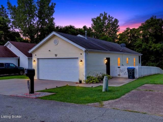9814 Williamsborough Ln, Louisville, KY 40291