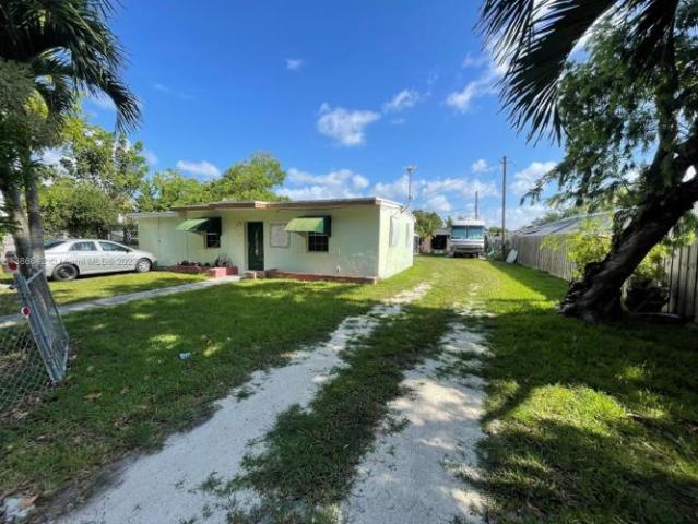 9815 183rd St SW, Palmetto Bay, FL 33157