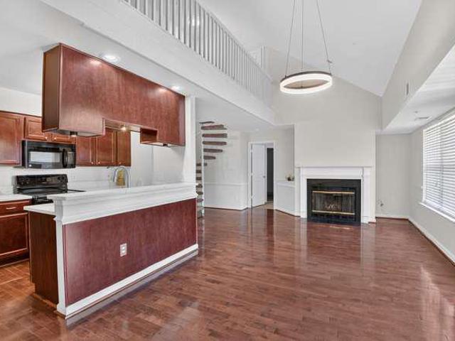9816 Lake Pointe Court # 302