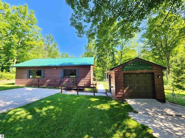 9817 Montrose Dr, Mancelona, MI 49659