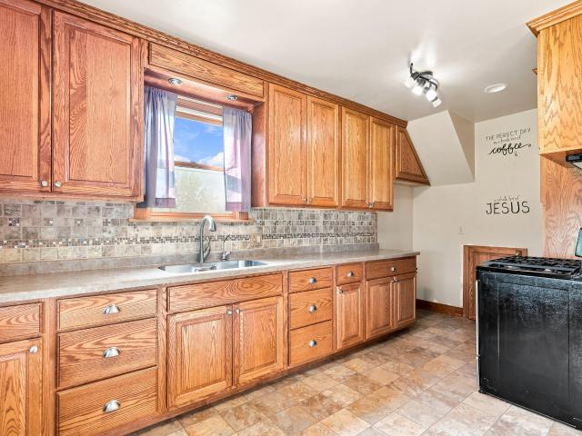 9817 Old 151 Rd