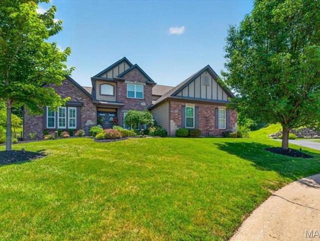 9818 Grandview Lake Ct, Sunset Hills, MO 63127