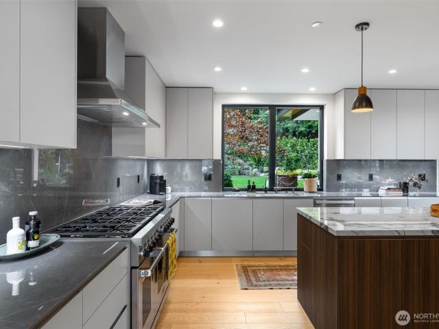 9818 SE 42nd Pl, Mercer Island, WA 98040 | MLS #2525