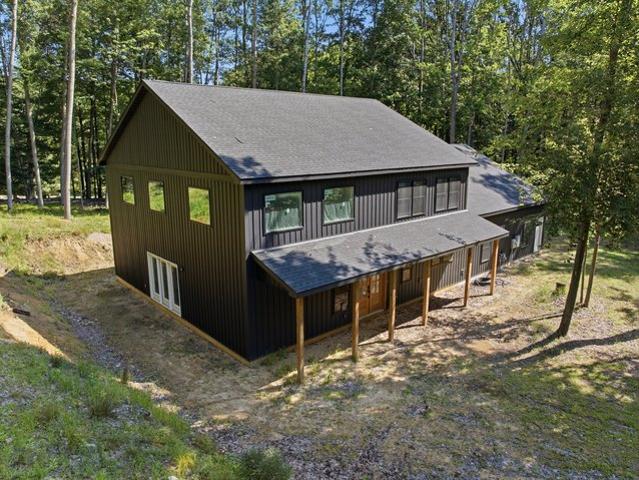 9810 Birdie Dr, Stanwood, MI 49346