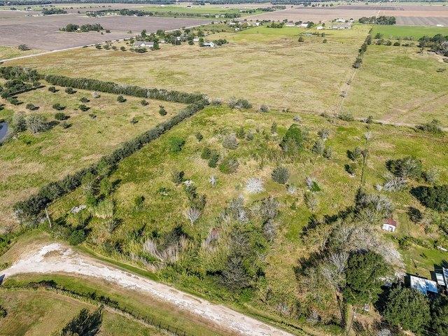 9810 E Creek Bend Dr, Needville, TX 77461