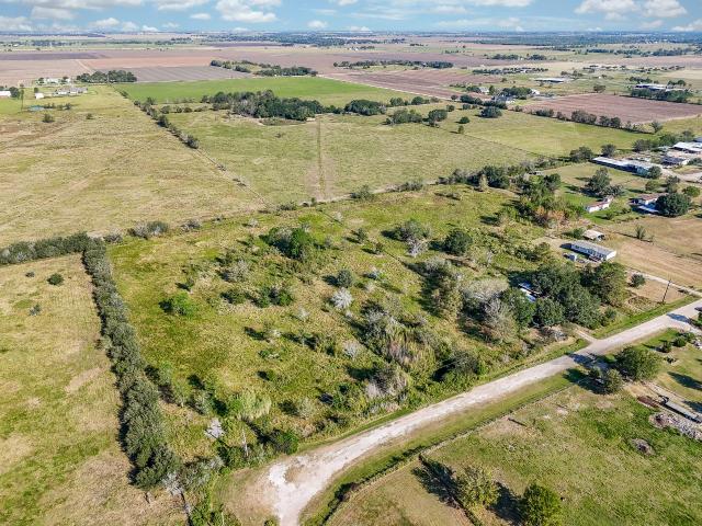 9810 E Creek Bend Dr, Needville, TX 77461 | MLS #68111