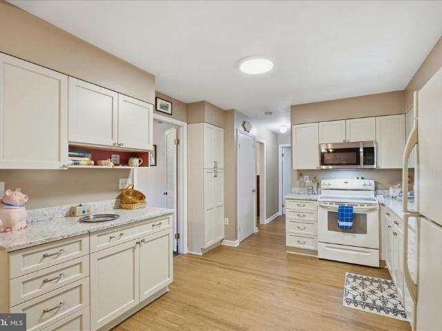 9810 Golden Russet Drive