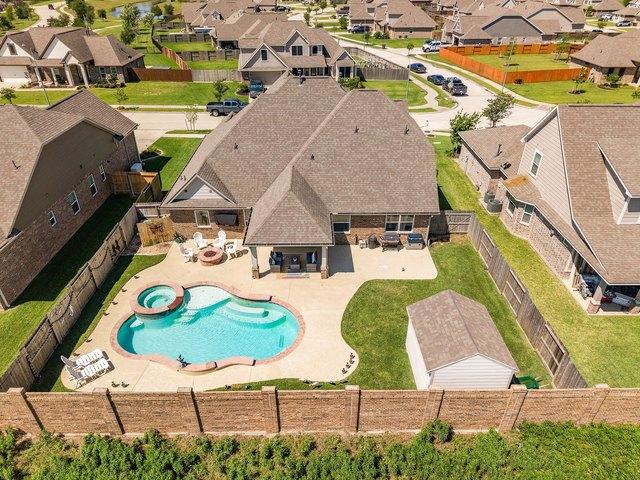 9810 Santa Anita Dr, Mont Belvieu, TX 77523