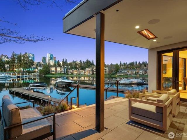 9810 SE Shoreland Dr, Bellevue, WA 98004