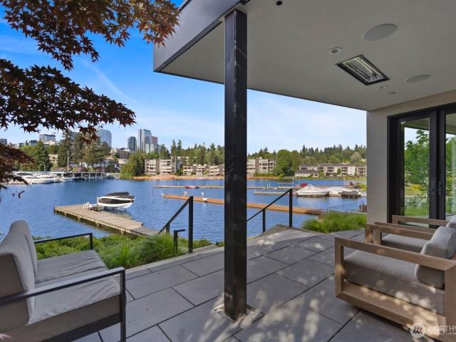 9810 SE Shoreland Drive