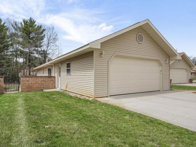 9811 Deer Track Ct, Interlochen, MI 49643