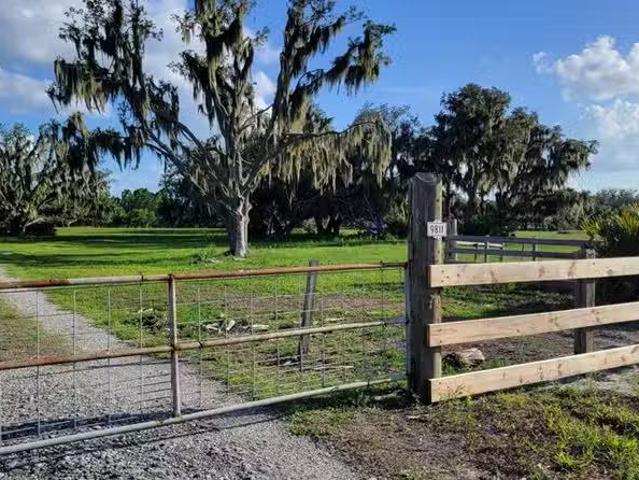 9811 Linda Sweat Trail, Wimauma, FL 33598 MLS A4614901