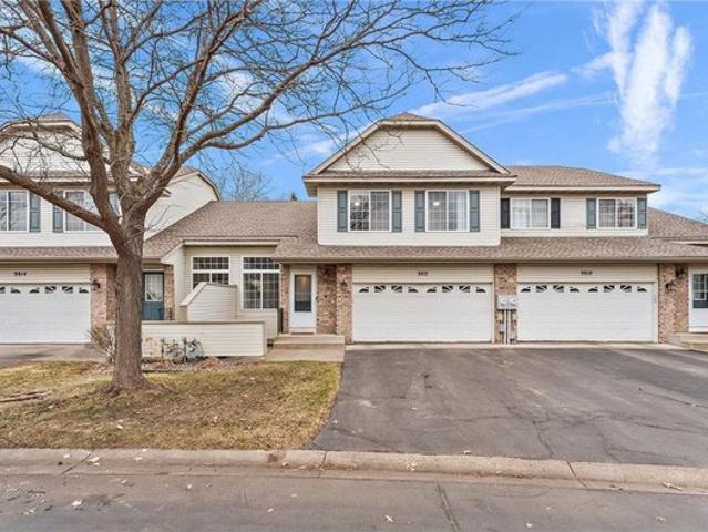 9812 Hamlet Ln S, Cottage Grove, MN 55016